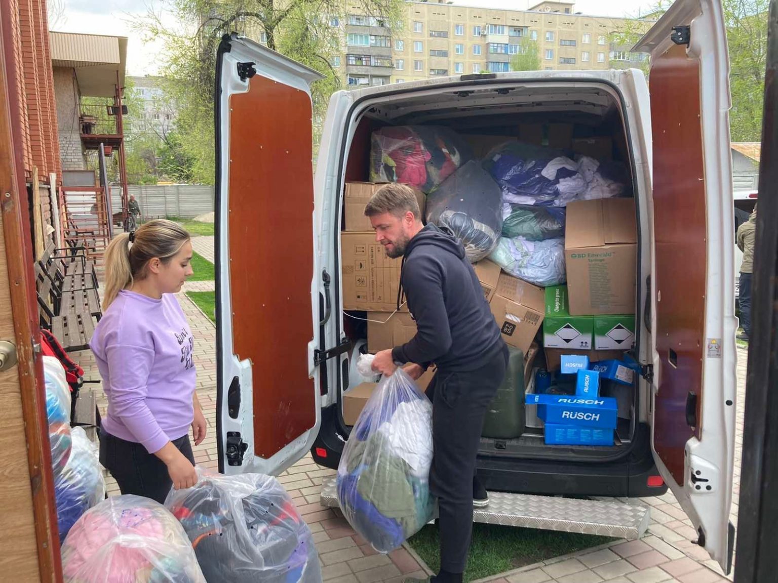 Human Bridge | Materialbistånd- för människor och miljö